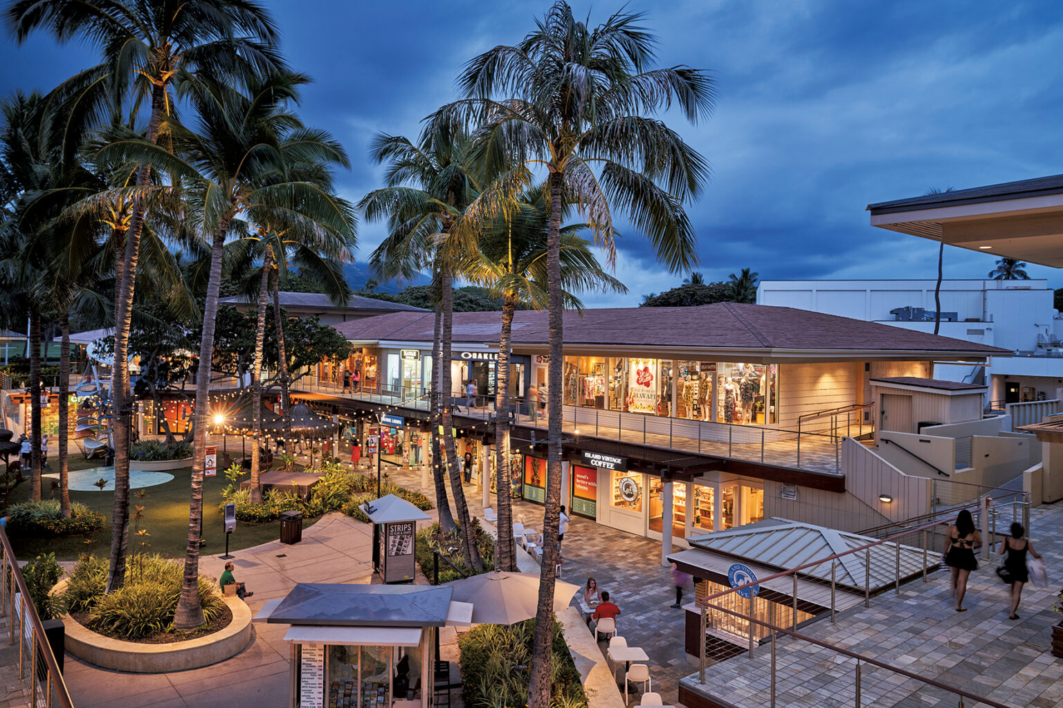 Maui Hawaii's Guide to Dining - Dining at Whalers Village - MENU Magazine